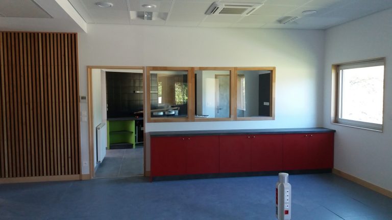 Cloisons courbes bois et verre. - Menuiserie Savoisienne